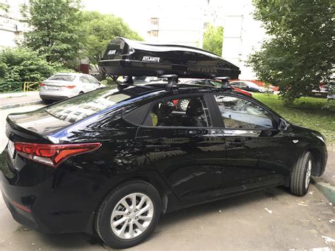 Багажник Atlant на Hyundai Solaris седан. Глянцевый автобокс Atlant ...