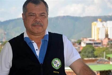 Patrullero retirado de la Policía hacía falsos retenes en Bogotá engañaba a los conductores y