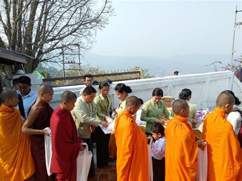 မက်မန်းမြို့တွင် သံဃာအပါး ၃၅၀ အား ဆွမ်းဆန်စိမ်း လောင်းလှူပွဲကျင်းပ Information And Public