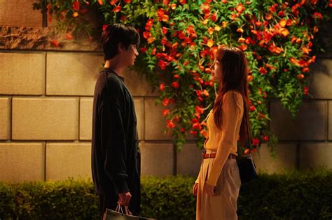 Yoona Shin Hye Sun Tái Xuất Nhận Phản ứng Trái Ngược Từ Khán Giả