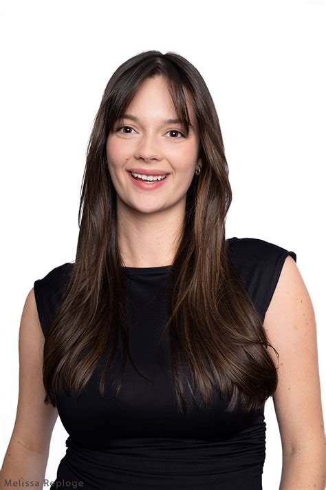 Ava R New View Modeling