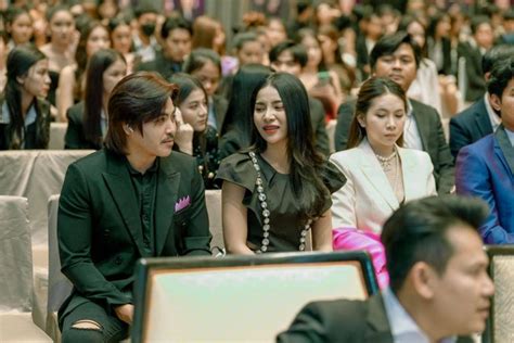 ឧកញ៉ា ព្រាប សុវត្ថិ សប្បាយរីករាយរាំកណ្តាលវេទិកាជាមួយបទដំបូងរបស់កូនប្រុសចូលផលិតកម្ម Galaxy Navatra