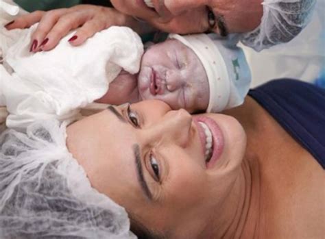 Claudia Raia E Jarbas Homem De Mello Deixam A Maternidade Luca O