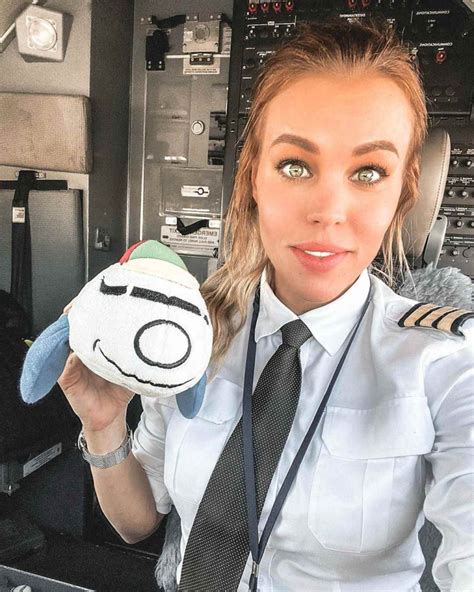 10 Most Beautiful Female Pilots Who Conquered Instagram Pictolic