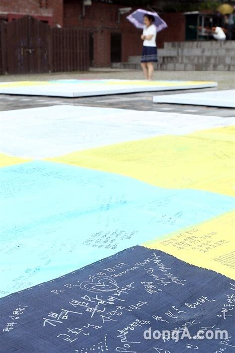 [동아포토]‘프란치스코 교황 방한 명동성당을 가득 메운 환영의 메시지｜스포츠동아