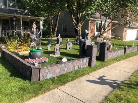 Patchs 2019 Guide To Chicagolands Best Halloween Yard Haunts Oak