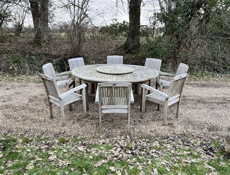 Circular Seating Set With 8 Chairs