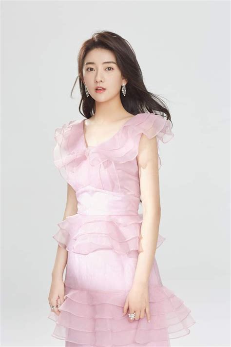 Ghim của bia trên chinese celebrities