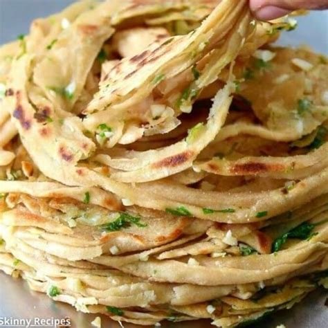 ચીલી ગાર્લિક પરોઠા બનાવવાની રીત Chilli Garlic Parotha Banavani Rit Chilli Garlic Paratha