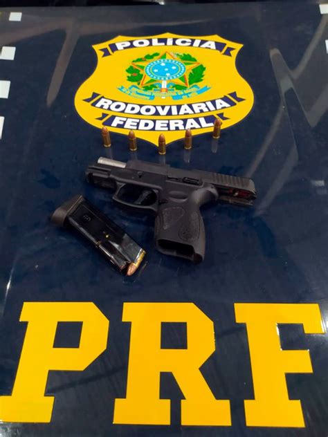 Em Ji Paraná RO PRF apreende arma de fogo Polícia Rodoviária Federal