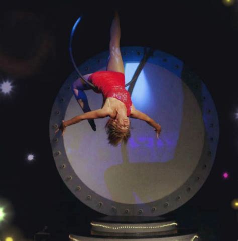 Book Hula Hoop Circus Act Today Scarlett Entertainment