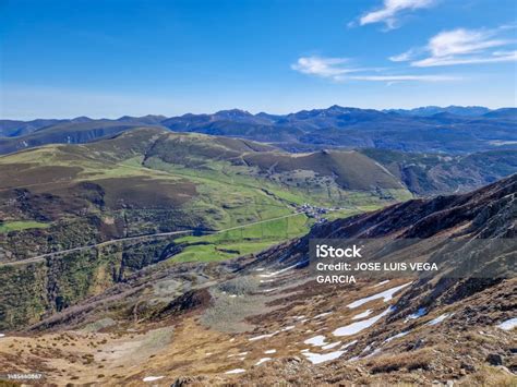 스페인 아스투리아스라고 불리는 산 정상에서 바라본 모습 0명에 대한 스톡 사진 및 기타 이미지 Istock