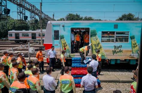 Sukseskan Angkutan Nataru KAI Commuter Lakukan Simulasi Tanggap Darurat Perjalanan KRL