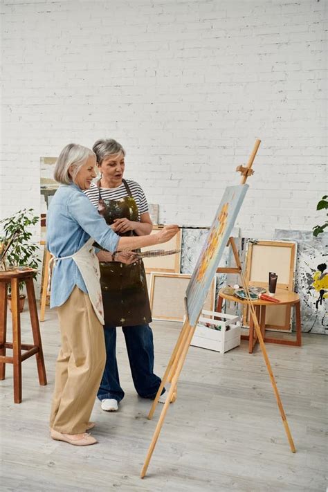 Duas L Sbicas Maduras Uma Pintura Imagem De Stock Imagem De Lona Parede