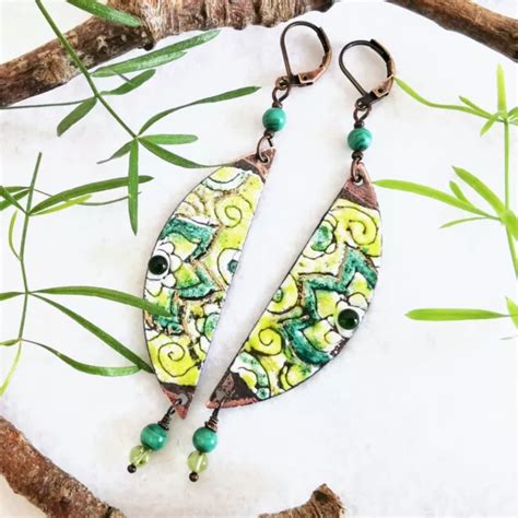 BOUCLES D OREILLES CAMAÏEU de verts en cuivre émaillé clips sur