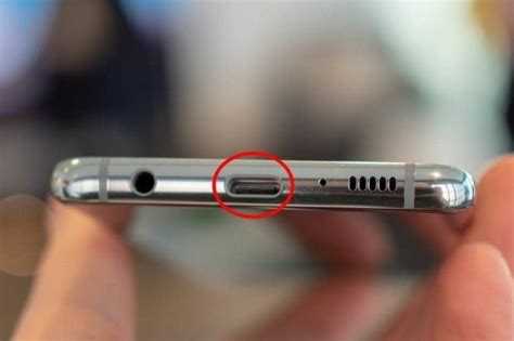 Что делать, если Samsung Galaxy не заряжается после попадания в воду ...