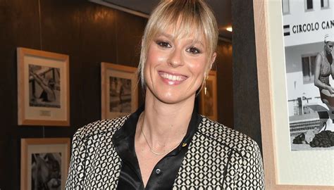 Federica Pellegrini Molto Incinta” Mostra Il Pancione Sui Social E