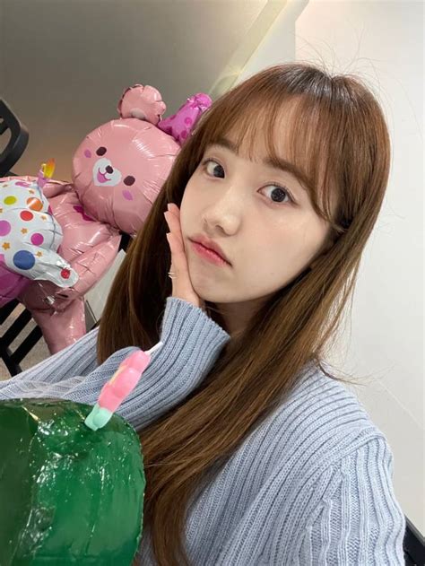 Cherry Bullet Community Posts 행복한 하루 만들어줘서 너무 고마워 룰렛 ️ 매년 함께 하자🌻