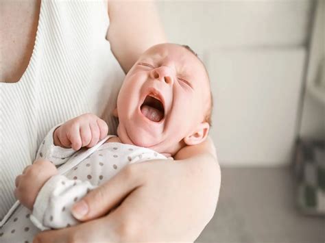أسباب كثرة غازات الرضيع في الشهر الأول مجلة سيدتي