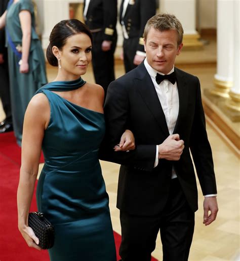 Kimi Ja Minttu Räikkönen Kehuivat Toisiaan Suorassa Lähetyksessä ”vaimo Pitää Perheestä Huolta