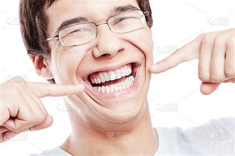 露出健康笑容的人