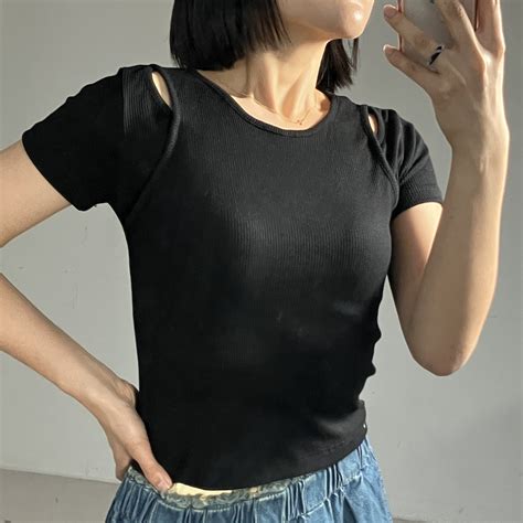 프론도소 인기상품 레이어반팔t 어깨트임반팔티 착한 가격 여기 프론도소어깨트임반팔로 여리여리핏 스트릿한 무드까지