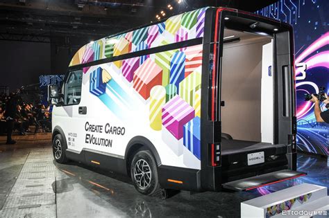 鴻海「首款電動商用車」model N亮相！尾捲門、副駕收折超用心 Ettoday車雲 Ettoday新聞雲