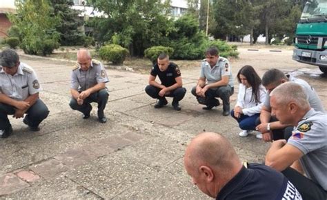 24 години от трагедията в Бобов дол Почетоха паметта на загинали полицаи и пожарникари Vesti Bg