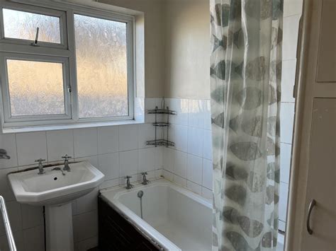 Lot 84 Auction 248 Two Bedroom Flat With Garage