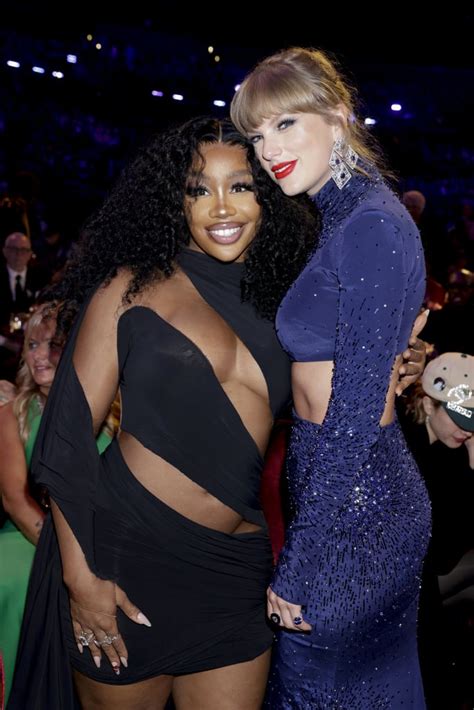Taylor Swift And Sza Hug At The Grammys Photos Popsugar Celebrity
