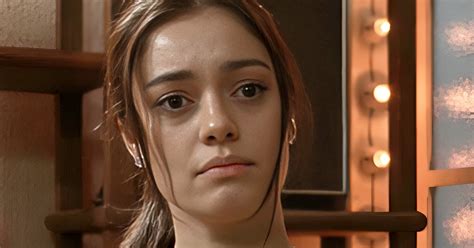 Hoje em Renascer Eliana ameaça personagem uma faca TV História