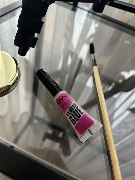 Atsiliepimas Nyx The Brow Glue Antakių Klijai Influxlt