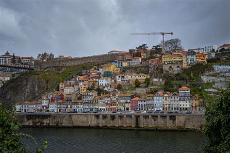 포르투의 탁 트인 전망 구스타보 에펠 거리 화려한 집 Douro 강 Luis I 다리 0명에 대한 스톡 사진 및 기타 이미지