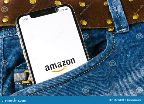 Значок применения покупок Амазонки на конце вверх экрана Iphone X