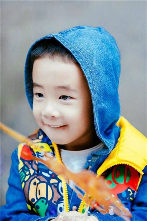 《爸爸去哪儿5》陈小春落下男儿泪蹲地爆哭一度停录？原因网友直呼：洋葱很大颗！