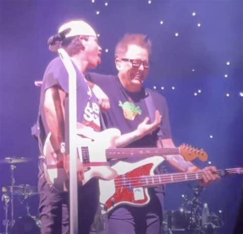 I Dont Know Whats Happening Here But I Love To See It Rblink182