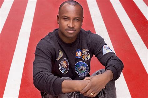 Ao Vivo Thiaguinho Canta Sucessos Do Pagode Em Live Tapis Rouge