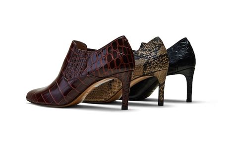Zapatos Modernos De Mujer Sobre Fondo Blanco Aislado Foto Premium