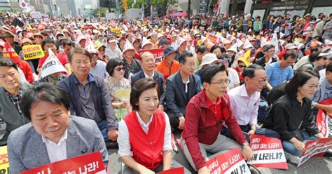 한국당 서울 광화문서 文정권 규탄집회10만 인파 집결