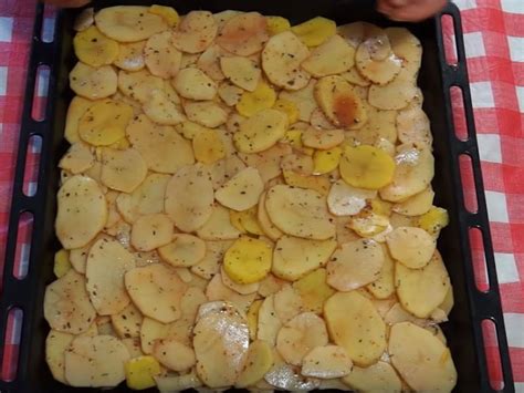 Как вкусно запечь картошку в духовке