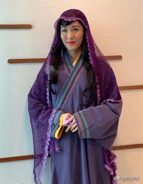 36歲李彩樺近照曝光，臉部僵硬大變樣，網友：這樣的艾莉還有誘惑？ 每日頭條