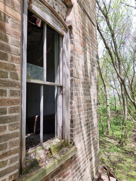 Super Creepy Old Abandoned House In The Forest Found Somewhere In