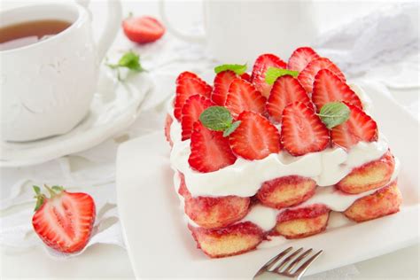 Tiramisù alle fragole ricetta alla frutta tradizionale e variante light