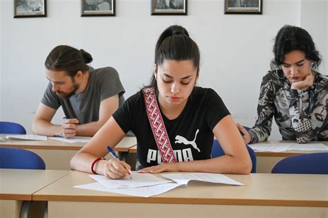 Филозофски факултет Универзитета у Бањој Луци ТРАУМА НАША ПРИЧА Зашто је важно причати о