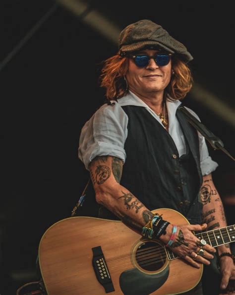 Johnny Depp S New Clean Shaven Look For Finland Gig Takes Fans By