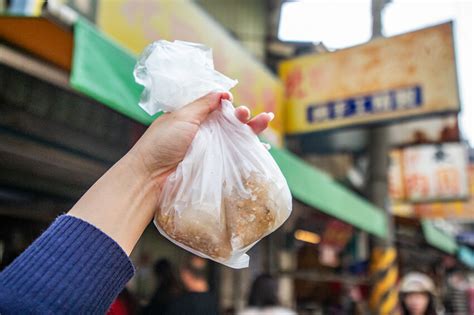 嘉義市東區北回水晶餃｜還沒出爐就秒殺！晶瑩剔透超人氣排隊水晶餃食記心得圖文創作walkerland窩客島