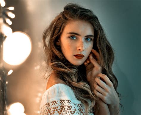 Fond d écran visage femmes maquette cheveux longs yeux bleus la