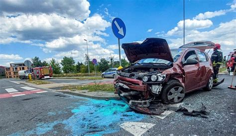 Kolizja na ul Polnej w Toruniu Zderzyły się dwa samochody osobowe i ciężarówka Na szczęście