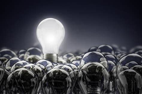 조명된 빛 전구 군중에서 밖으로 서입니다 아이디어와 혁신 3d 렌더링의 개념 리더십에 대한 스톡 사진 및 기타 이미지 리더십 0명 개념 Istock