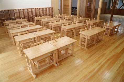 木製学習用机椅子 間伐材マーク認定製品のご紹介 間伐材マーク事務局 全国森林組合連合会